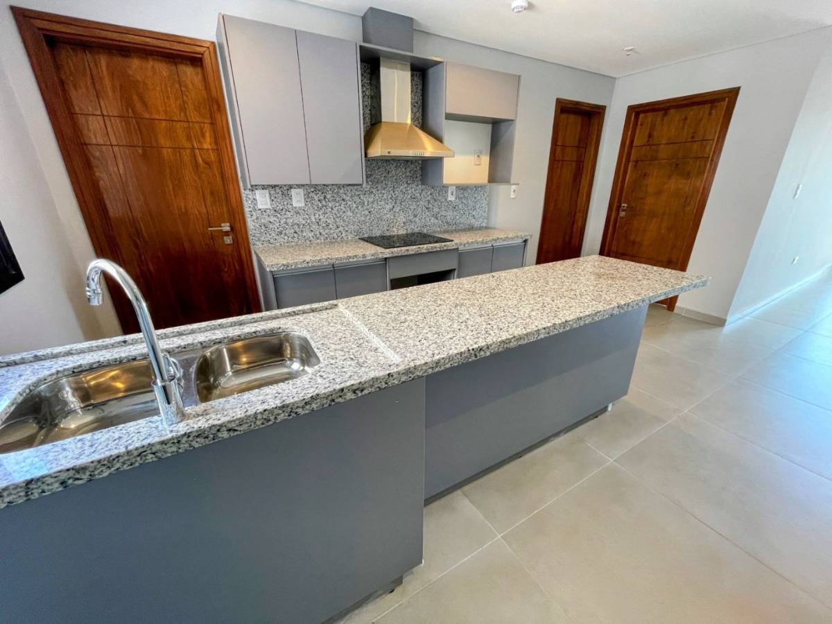 ALQUILO AMPLIO DEPARTAMENTO CON ESPECTACULAR VISTA EN EDIFICIO TORRE AUGUSTA. Ref #C48E71