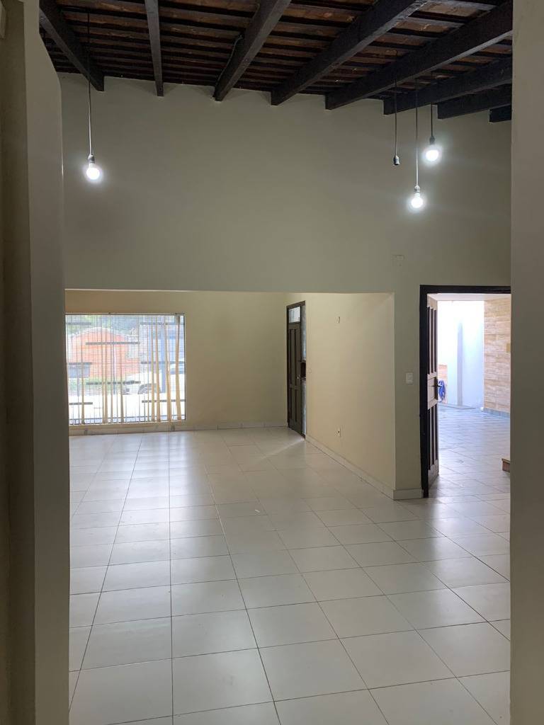 Alquilo Casa en barrio Carmelitas. Ref #X62D33 - infocasas.com.py