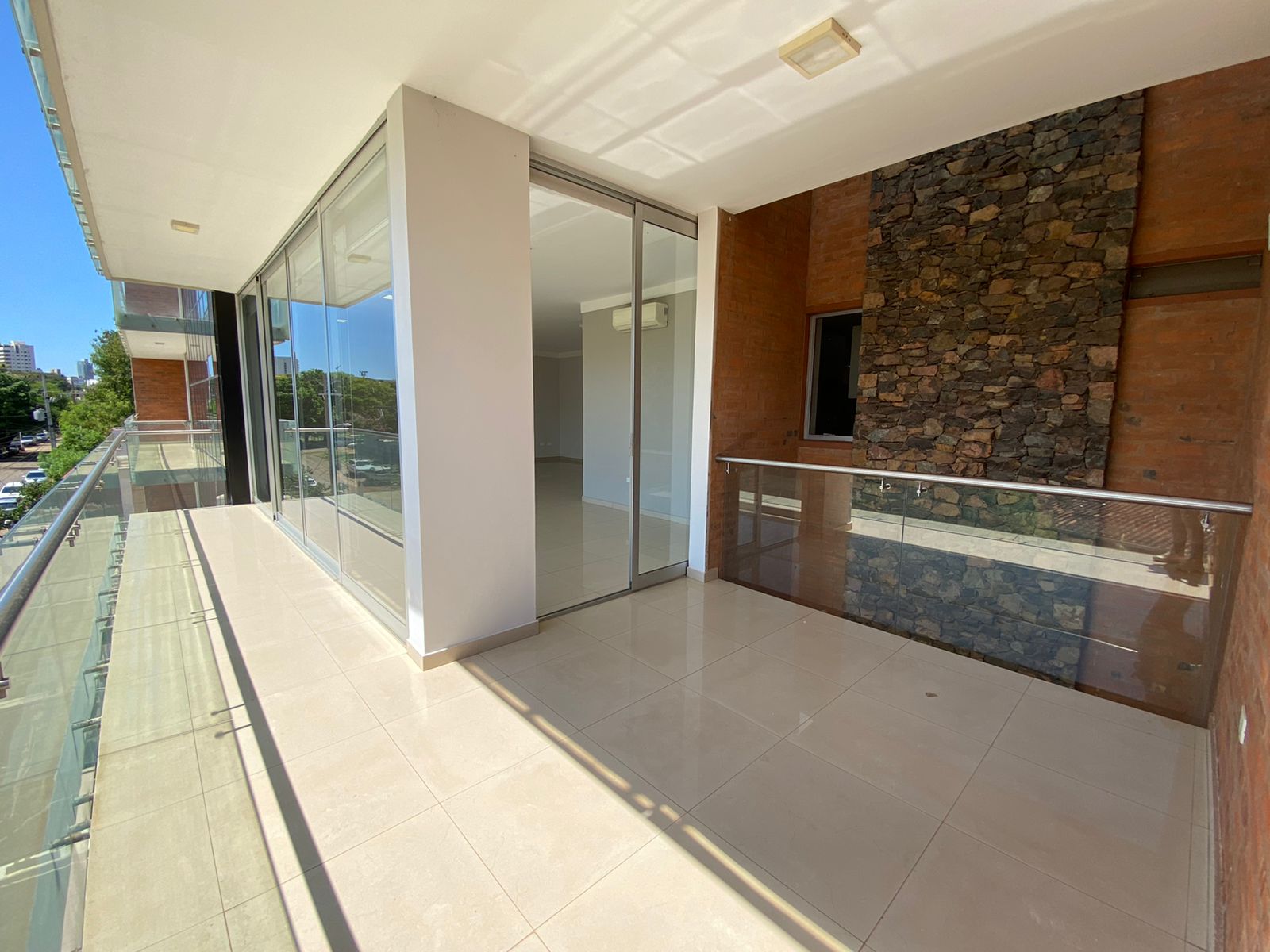 DPTO DE LUJO EN MBURUCUYA - Zona Casa Rica Molas Lopez. Ref #W8ABC6 - infocasas.com.py