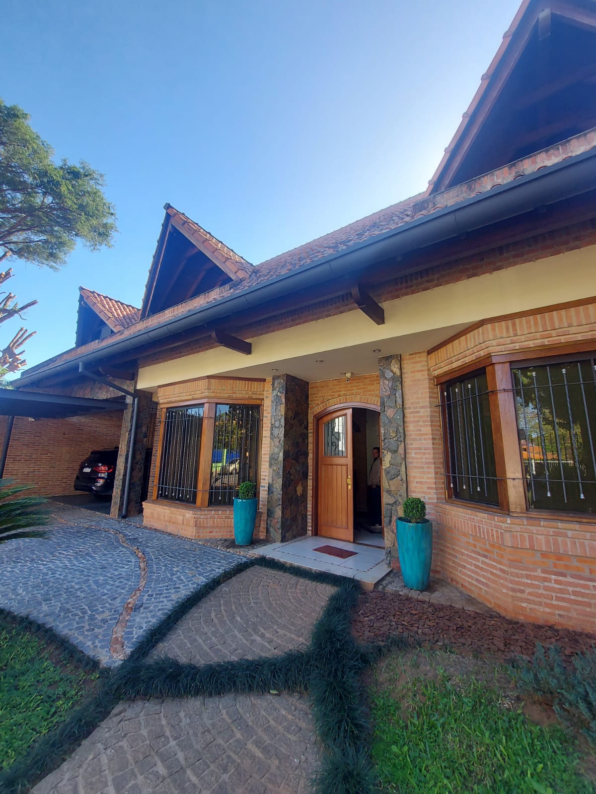 Vendo hermosa residencia en Barrio Herrera. Ref #JF798D - infocasas.com.py