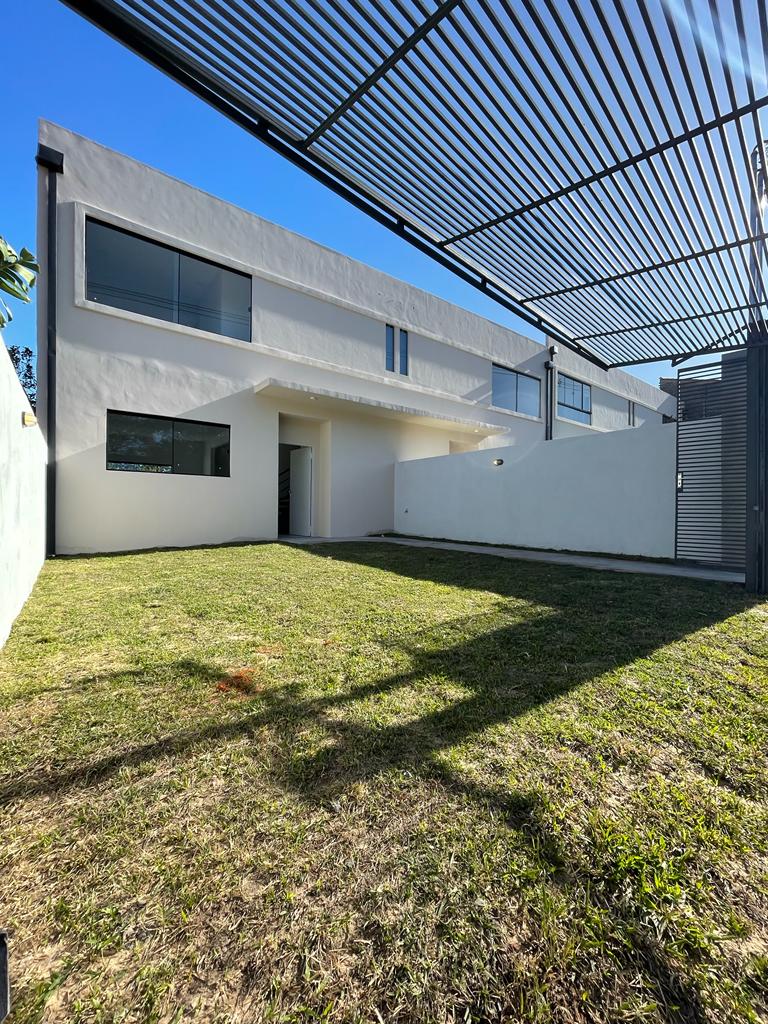 VENDO DÚPLEX C/ PISCINA A ESTRENAR EN LUQUE!!. Ref #P23FDB - infocasas.com.py