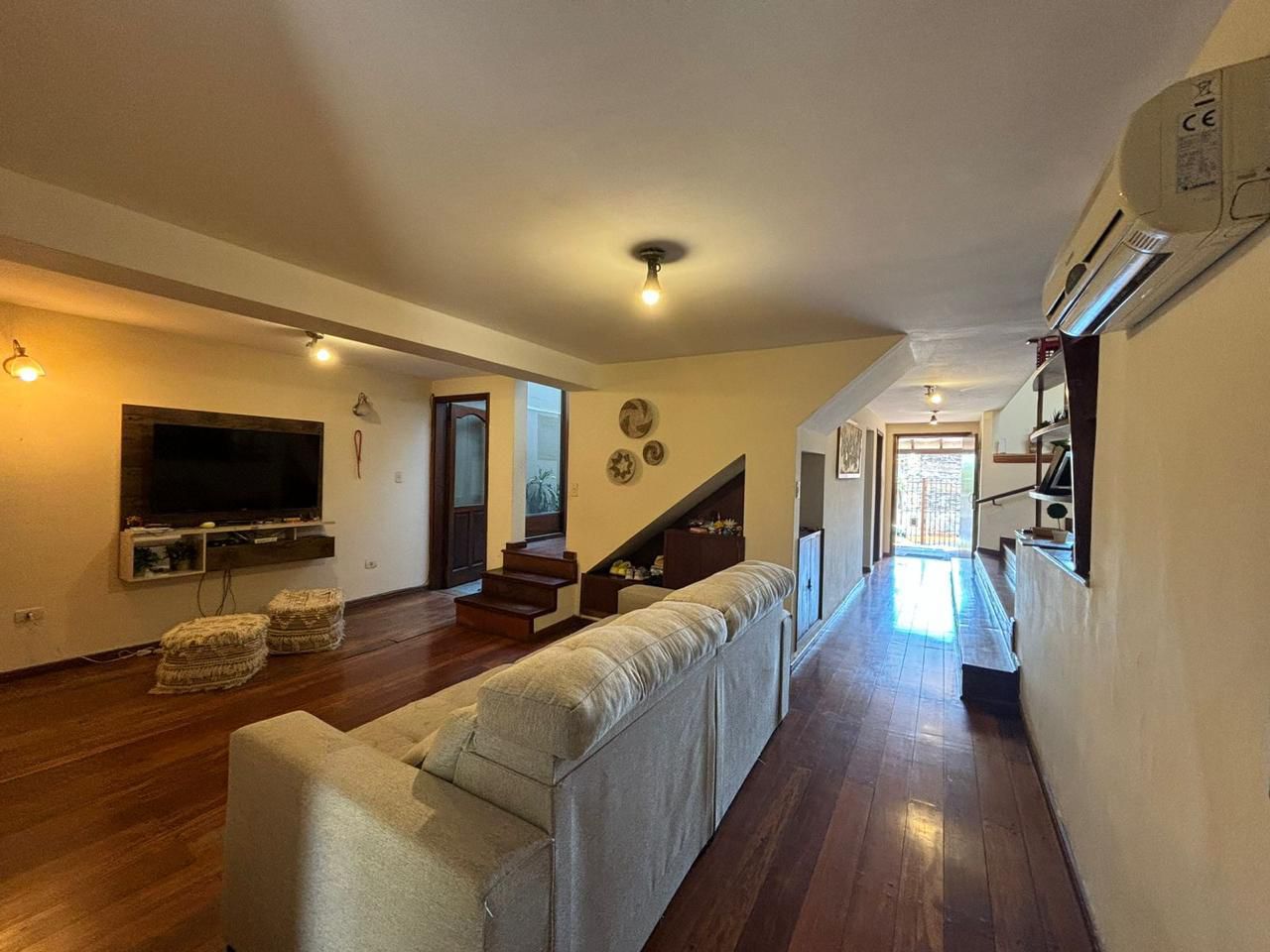 VENDO RESIDENCIA EN BARRIO SAN JOSE . Ref #EBFE6C - infocasas.com.py