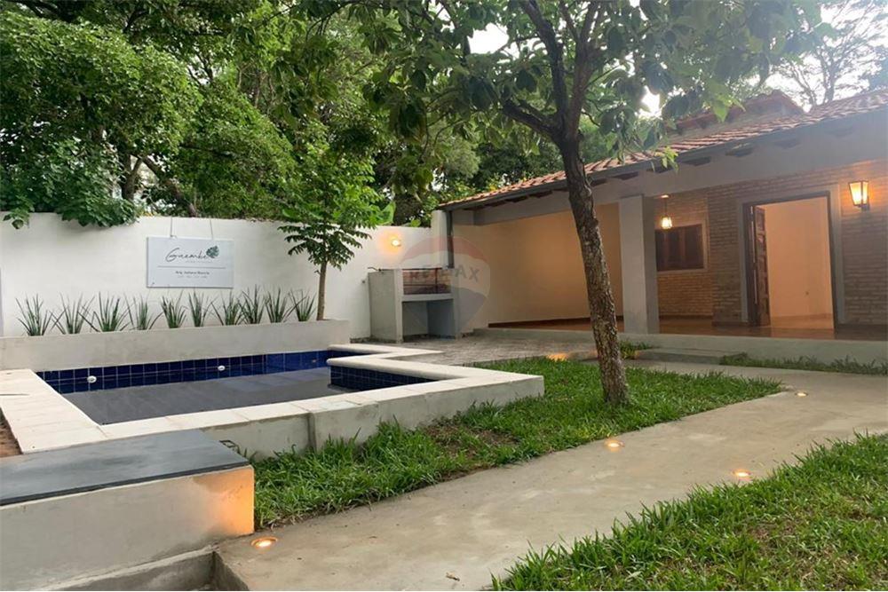 VENDO AMPLIA Y PRECIOSA CASA CON PISCINA EN SAN BER!!. Ref #C0E3F4 - infocasas.com.py