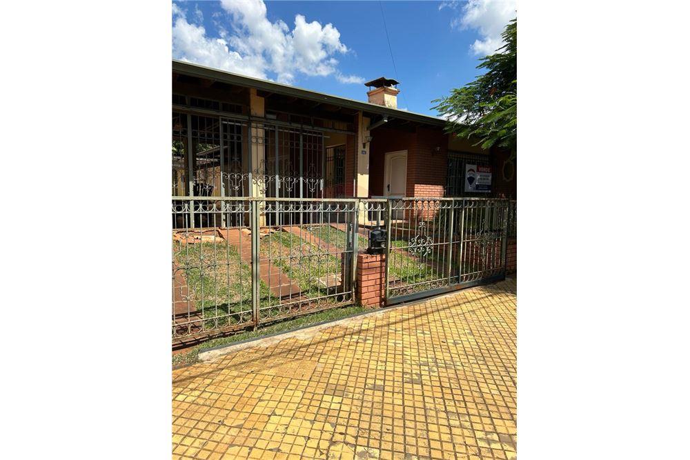 Vendo casa en Los Laureles. Ref #T45C5D - infocasas.com.py