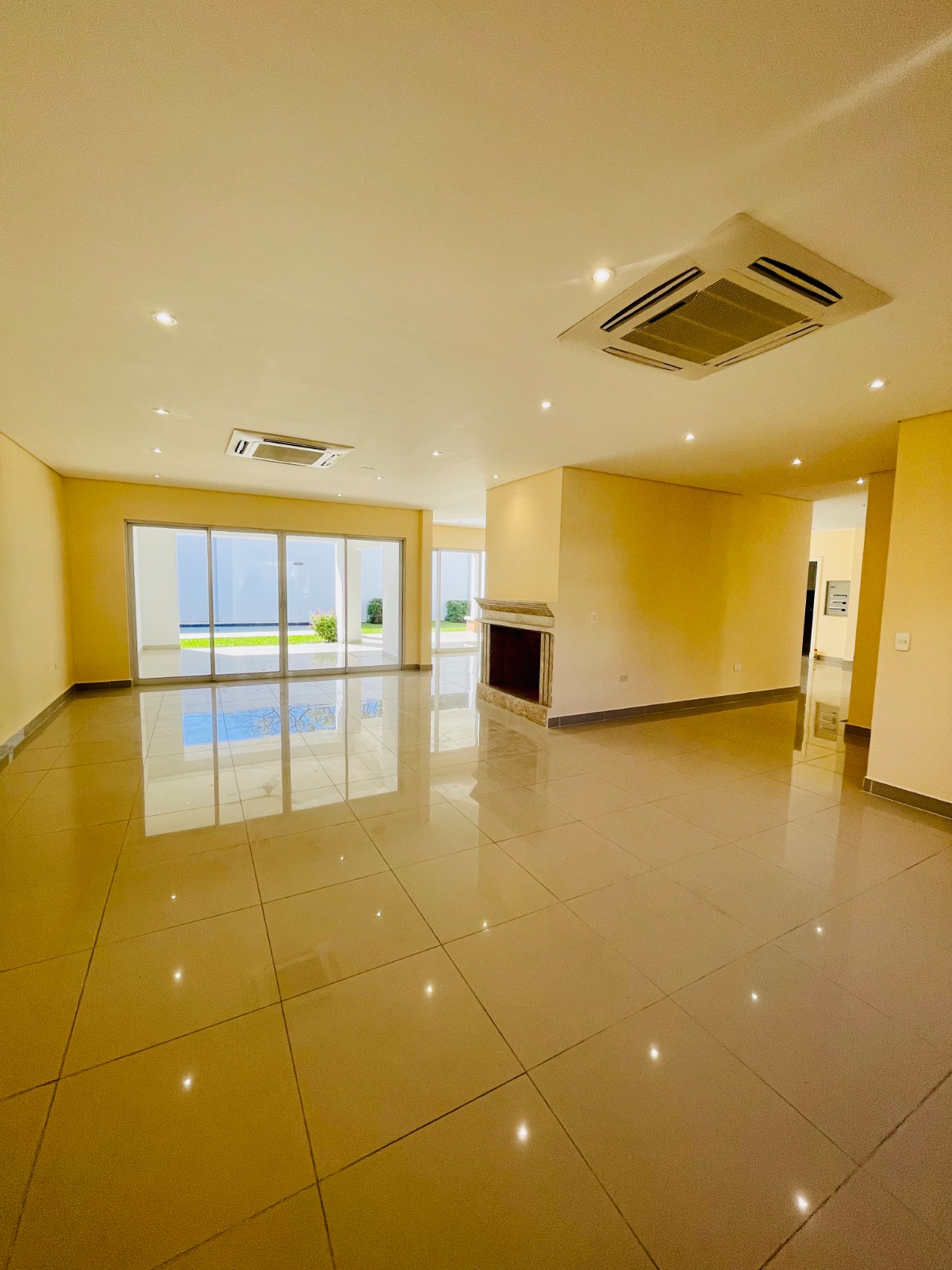 Alquilo Hermosa Casa en Condominio Cerrado. Barrio Trinidad. Cod CP. Ref #Z7DA5B - infocasas.com.py