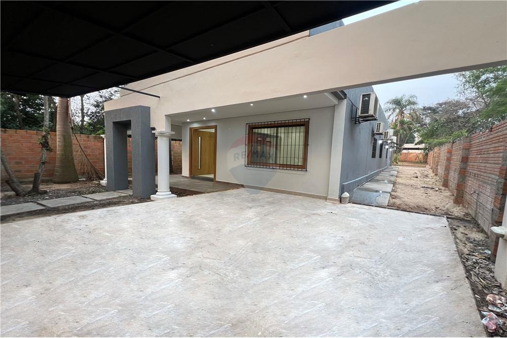 ALQUILO AMPLIA CASA EN LUQUE SOBRE CAMPO VIA. Ref #C46F1B - infocasas.com.py