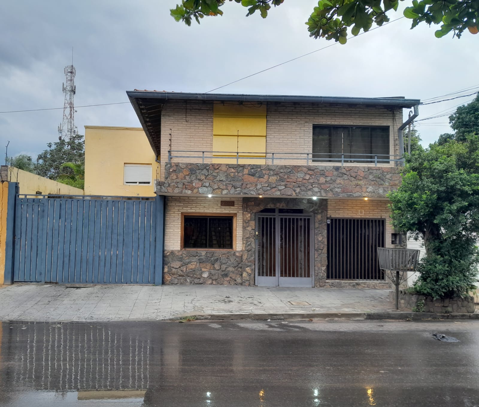 VENDO RESIDENCIA C/ PISCINA EN BARRIO HIPÓDROMO DE ASUNCIÓN!!. Ref #Q60D23 - infocasas.com.py