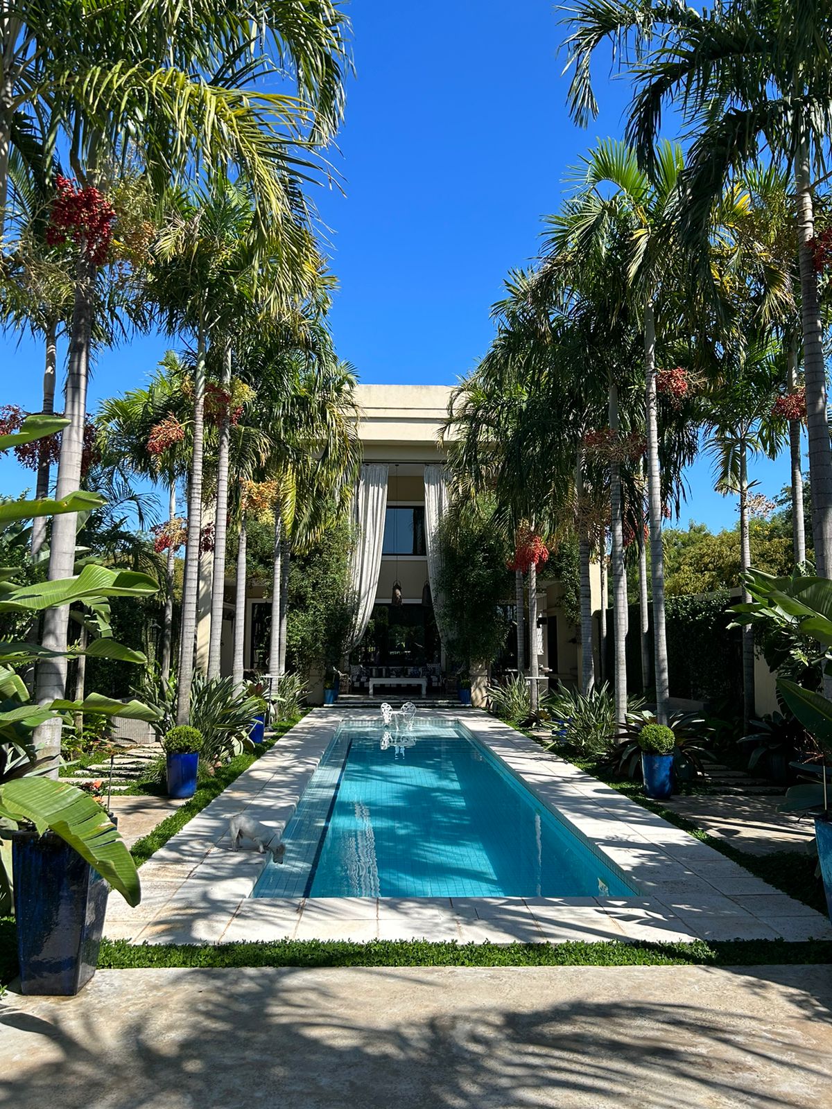 VENDO IMPONENTE CASA EN LUQUE . Ref #G481FE