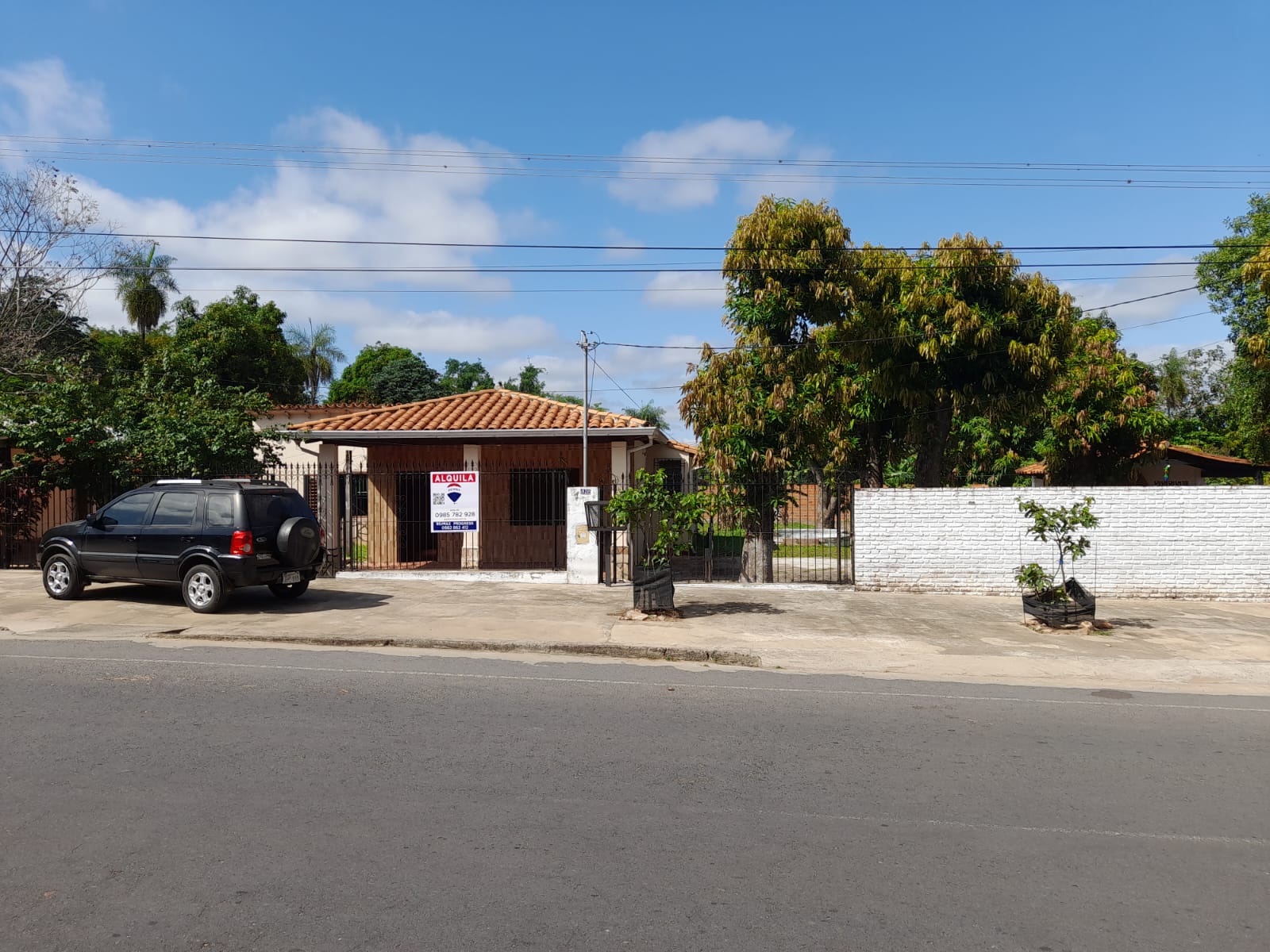 ALQUILO AMPLIA CASA DE 3 HABITACIONES. Ref #RAF911 - infocasas.com.py