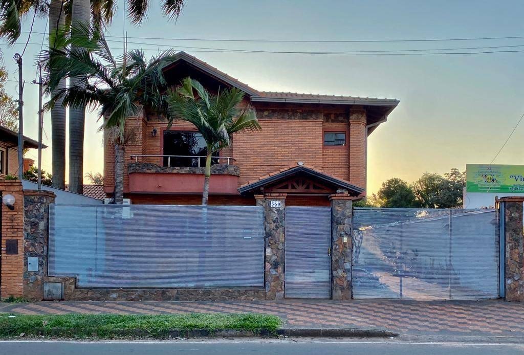 ALQUILO AMPLÍA CASA EN LUQUE. Ref #K4988B - infocasas.com.py