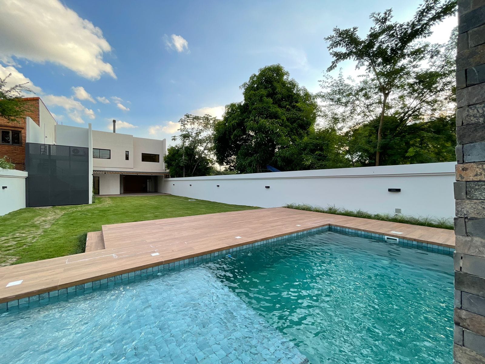 Vendo Residencia de Lujo en Bo.Mburucuya . Ref #SA8E0B - infocasas.com.py