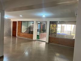ALQUILO VIVIENDA – BARRIO YCUÁ SATÎ (ZON SHOPPING LA GALERÍA) . Ref #H6D8F9