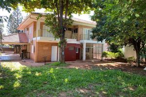Alquilo amplia y comoda casa en Villa Aurelia. Ref #HCB547 - infocasas.com.py