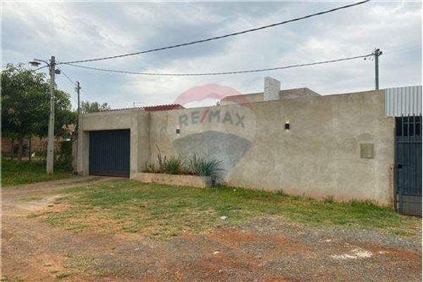 Casa - Venta - Paraguay Central Luque. Ref #ZCC73F - infocasas.com.py