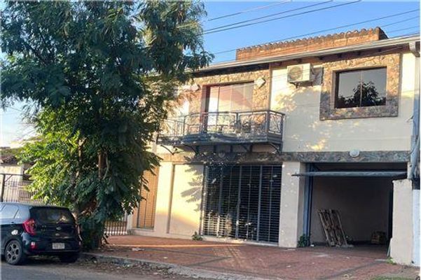 Alquilo Amplio departamento en Barrio San Vicente. Ref #P831BC - infocasas.com.py