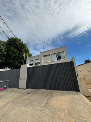 Alquilo duplex de 3 dormitorios en suite con servicio. Barrio Villa Aurelia. Ref #IFD64A