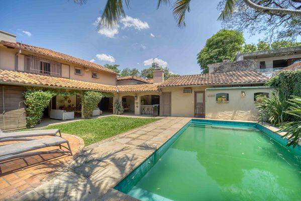 Vendo Hermosa residencia en el barrio Mburucuya. Ref #W64ACF - infocasas.com.py