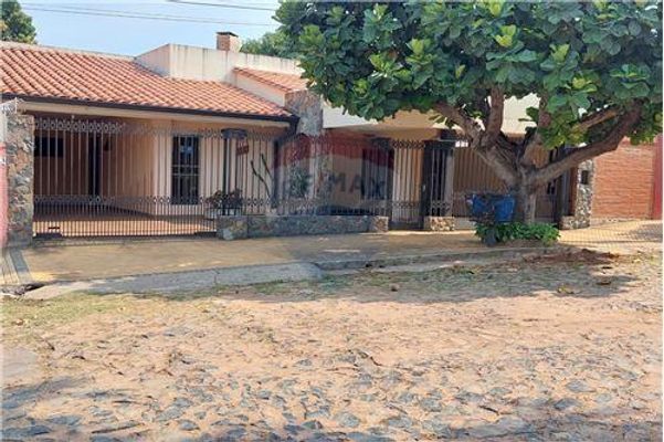 VENDO RESIDENCIA EN BARRIO VIRGEN DEL HUERTO. Ref #HFA742 - infocasas.com.py