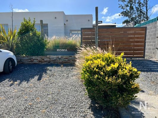 Vende casa de 3 dormitorios moderna en Maldonado,. Ref #ED2839 - infocasas.com.uy