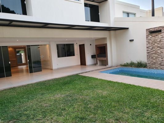Alquilo Hermosa Casa Pareada con Piscina en Mburucuya . Ref #K88BED