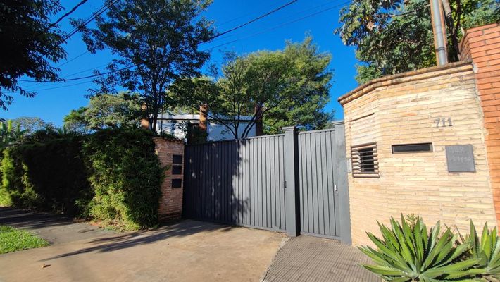 ALQUILO CASA EN CONDOMINIO BARRIO MCAL ESTIGARRIBIA. Ref #W4E163