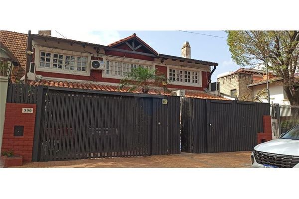 VENDO AMPLIA CASA EN BARRIO HERRERA. Ref #B99473 - infocasas.com.py