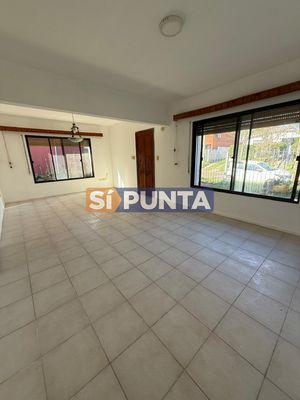 Casa 3 dormitorios en venta en Maldonado. Ref #CA089B