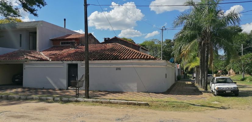 Alquilo amplia casa en Loma Pyta. Ref #MF3046 - infocasas.com.py