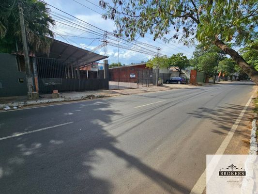 Alquilo Amplio Local Comercial De 1.200 M2 Con Oficinas Sobre La Avda. Boggiani. Ref #U78A3E ...