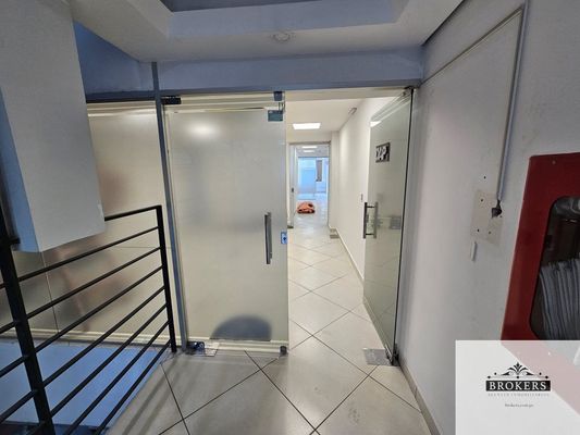 Alquilo Oficina De 130 m2 Con Divisorias Y Cochera En Barrio Recoleta. Ref #ID4488