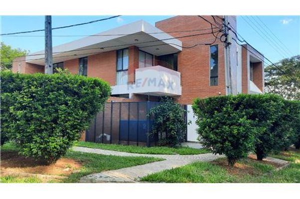 VENDO HERMOSA RESIDENCIA MINIMALISTA - LAMBARÉ. Ref #X9B5EE - infocasas.com.py