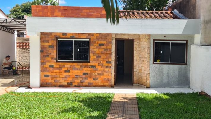 Alquilo Casa Tipo Chalet En Lambaré. Ref #K739B6 - infocasas.com.py