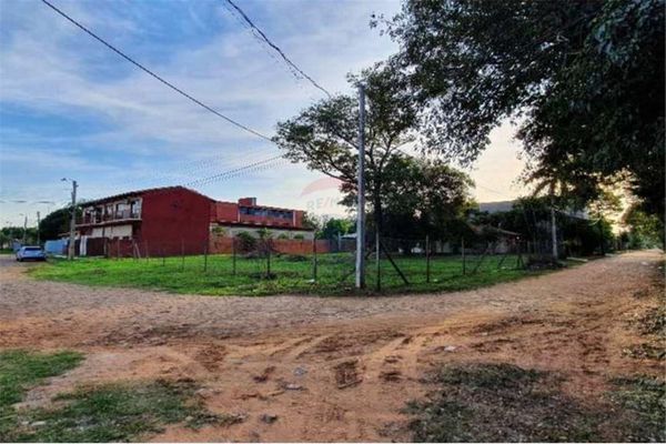 TERRENO EN ESQ. 935M2 A 6 CUADRAS DE LA TRANSCHACO. Ref #E63004 - infocasas.com.py