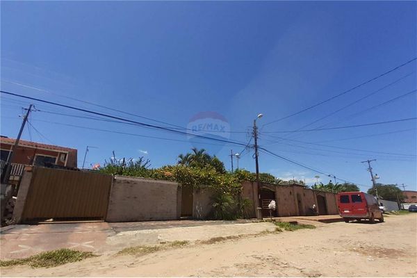 Vendo Casa en MRA a 2 cuadras de la Transchaco. Ref #PC5E8B - infocasas.com.py