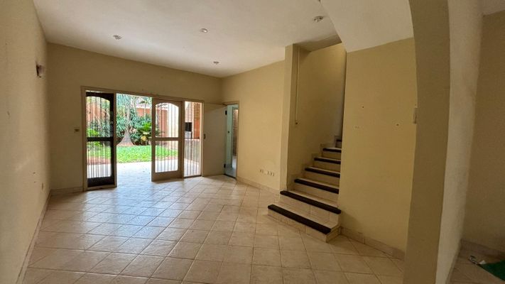 ALQUILO HERMOSO DUPLEX DE 3 DORMITORIOS, BO. MBURUCUYA. Ref #Z2443E