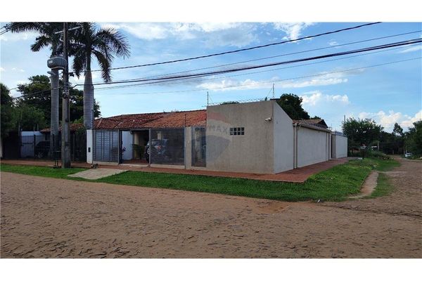 VENDO CASA EN LUQUE LAURELTY EN ESQUINA CON PISCINA. Ref #H2B15C - infocasas.com.py