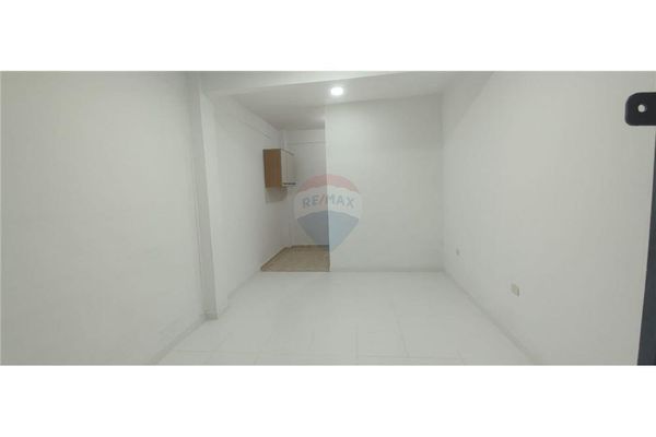 Alquilo Monoambiente Z/ Shopping Mariano. Ref #HD0305