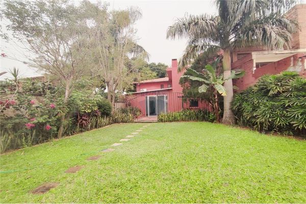 Alquilo hermosa casa en Asunción Villa Aurelia . Ref #A5AA15