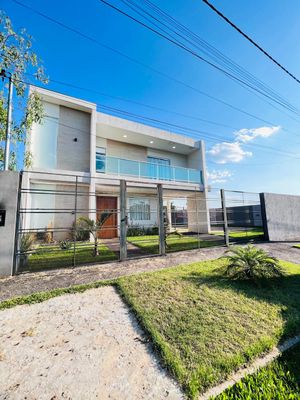Alquilo Hermosa y Amplia Casa en San Bernardino . Ref #D82F3B - infocasas.com.py