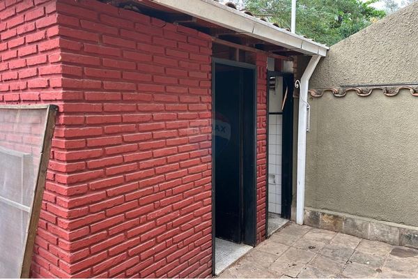 Alquilo casa en Barrio Las Mercedes Asunción. Ref #B8CD2D