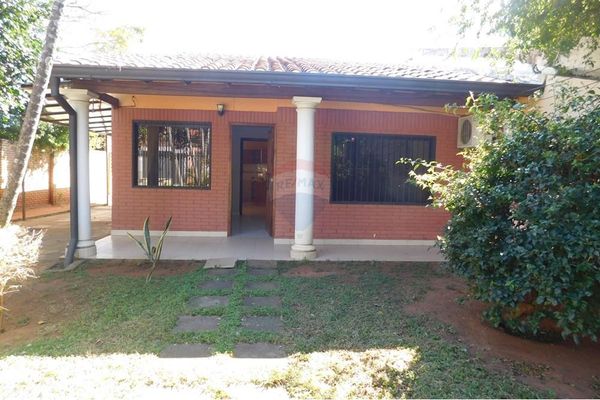 ALQUILO CHALET en Valle Apu'a I, Lambaré. Ref #S319A2 - infocasas.com.py