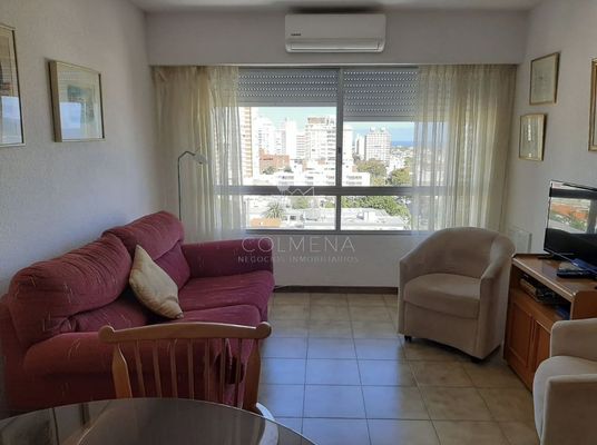 Apartamento en Peninsula a 1 cuadra playa mansa y a 2 playa brava.. Ref ...
