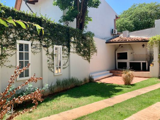 ALQUILO CASA PAREADA en PLENO MANORÁ. Ref #VEB070 - infocasas.com.py