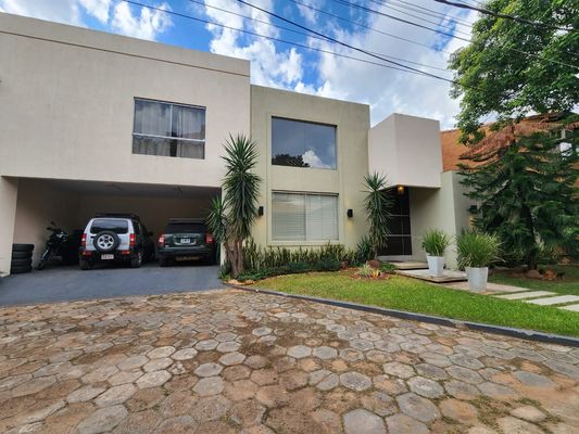 ALQUILO HERMOSA CASA MODERNA CON O SIN MUELES ZONA ASA . Ref #ZBDABC - infocasas.com.py