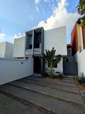 Alquilo Duplex Amplio En Fernando De La Mora Zona Norte. Ref #N2ACE6