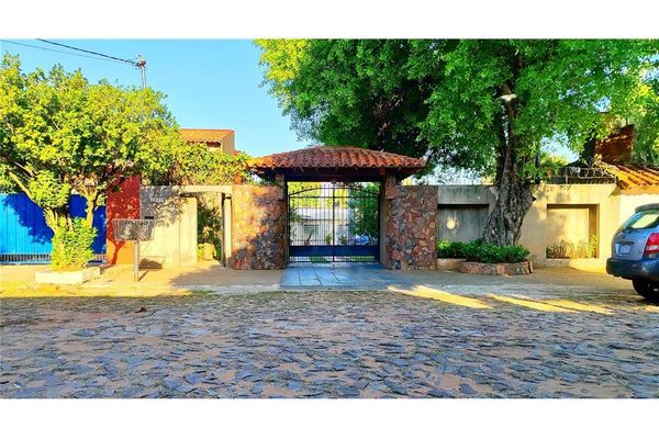 VENDO HERMOSA CASA EN BARRIO PALOMAR LAMBARE . Ref #X475C1 - infocasas.com.py