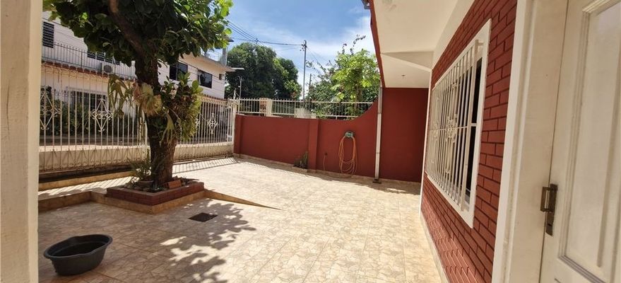 Alquilo una hermosa y amplia casa en Fernando de la Mora. Ref #C59DB0 - infocasas.com.py