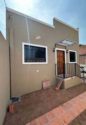Alquilo Chalet en Lambare . Ref #DF7168