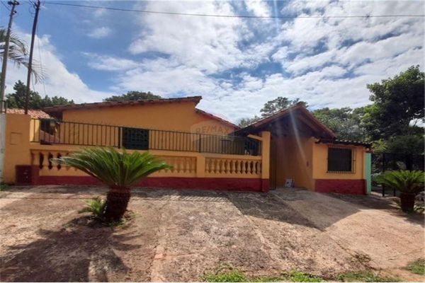 Alquilo amplia casa en Luque. Mora Cue. Ref #R3897A - infocasas.com.py