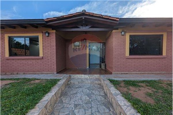 Alquilo casa en Lambaré. Ref #Q1C5B8 - infocasas.com.py